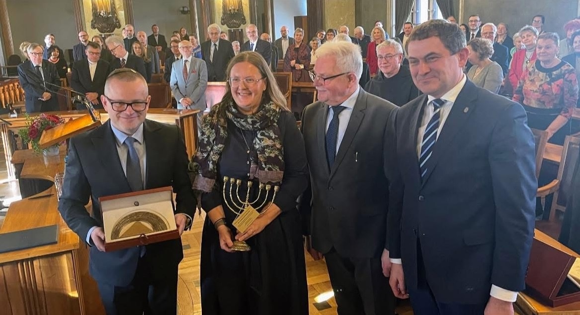 Sister Kasia awarded for Jewish-Christian commitment in Poland - Notre ...